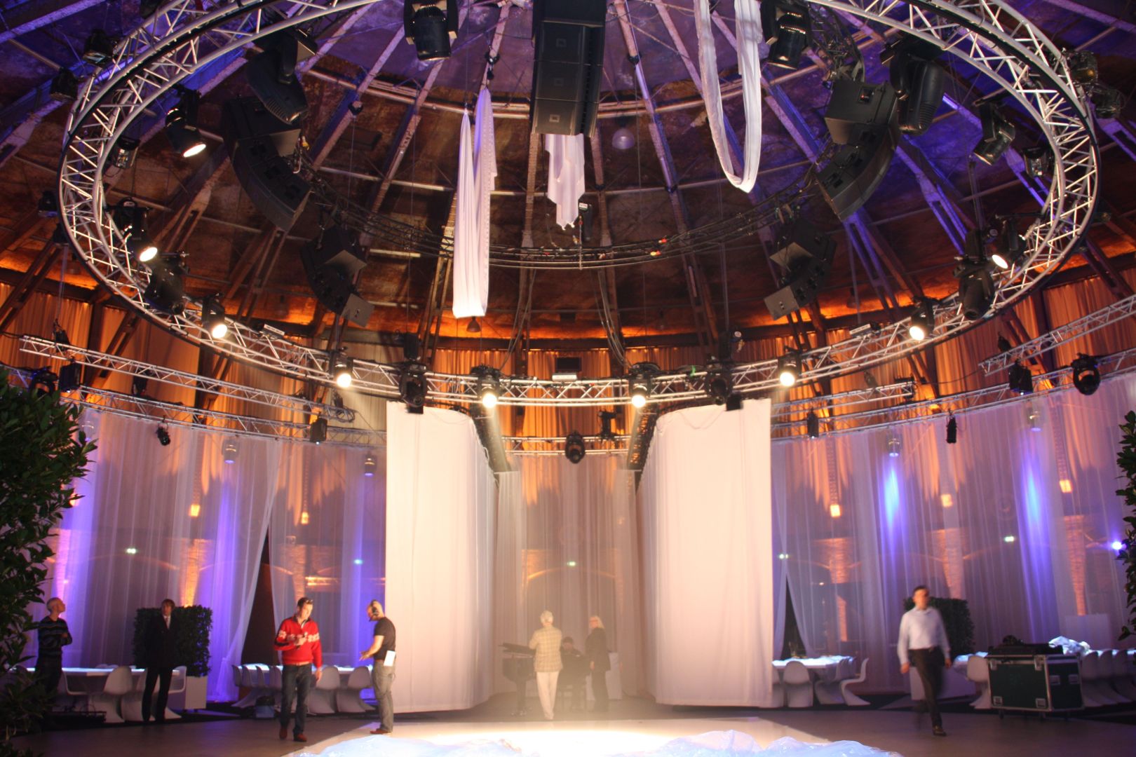 Thearent - WENTEX® Eurotrack is a top-of-the-line rail system that ...